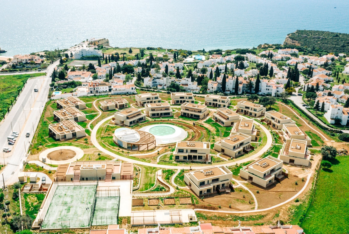 Grupo SANJOSE | WHITE SHELL BEACH VILLAS IN PORCHES - LAGOA, ALGARVE